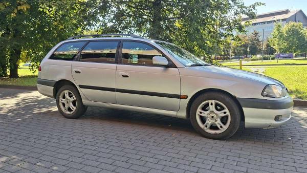 Тойота Авенсис 2001 в Каунас на AUTOMOTO.COM.LV Серый Тойота Авенсис 2001 в Каунас, объемом двигателя 1.98 л и пробегом 400 тыс. км за 1450 €, фото 7 на AUTOMOTO.COM.LV