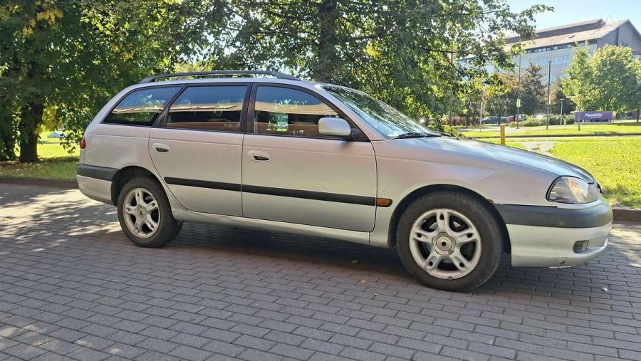 Серый Тойота Авенсис 2001 в Каунас, объемом двигателя 1.98 л и пробегом 400 тыс. км за 1450 €, фото 7 на AUTOMOTO.COM.LV