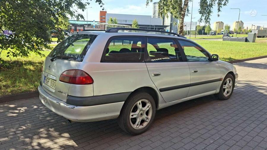 Серый Тойота Авенсис 2001 в Каунас, объемом двигателя 1.98 л и пробегом 400 тыс. км за 1450 €, фото 8 на AUTOMOTO.COM.LV