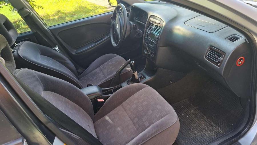 Серый Тойота Авенсис 2001 в Каунас, объемом двигателя 1.98 л и пробегом 400 тыс. км за 1450 €, фото 11 на AUTOMOTO.COM.LV