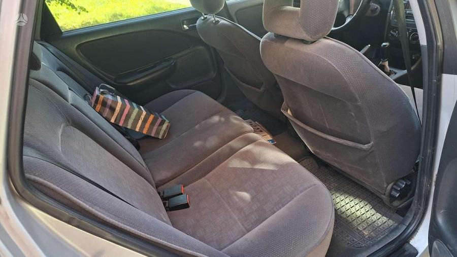 Серый Тойота Авенсис 2001 в Каунас, объемом двигателя 1.98 л и пробегом 400 тыс. км за 1450 €, фото 15 на AUTOMOTO.COM.LV
