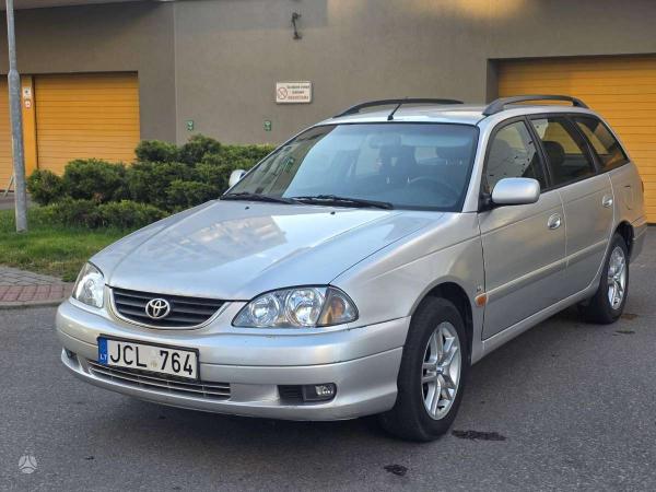 Pelēks Toyota Avensis 2002 Viļņa, ar dzinēja tilpumu 1.60 L un nobraukumu 256 tūkst. km par 1100 €, foto 1 vietnē AUTOMOTO.COM.LV