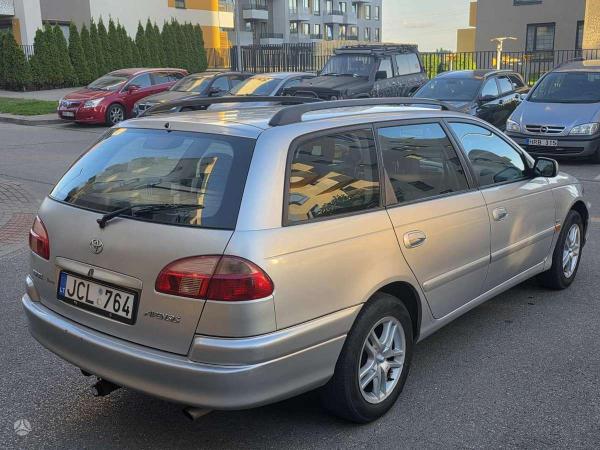 Pelēks Toyota Avensis 2002 Viļņa, ar dzinēja tilpumu 1.60 L un nobraukumu 256 tūkst. km par 1100 €, foto 3 vietnē AUTOMOTO.COM.LV