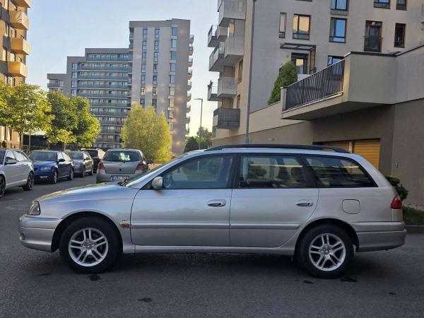 Pelēks Toyota Avensis 2002 Viļņa, ar dzinēja tilpumu 1.60 L un nobraukumu 256 tūkst. km par 1100 €, foto 5 vietnē AUTOMOTO.COM.LV