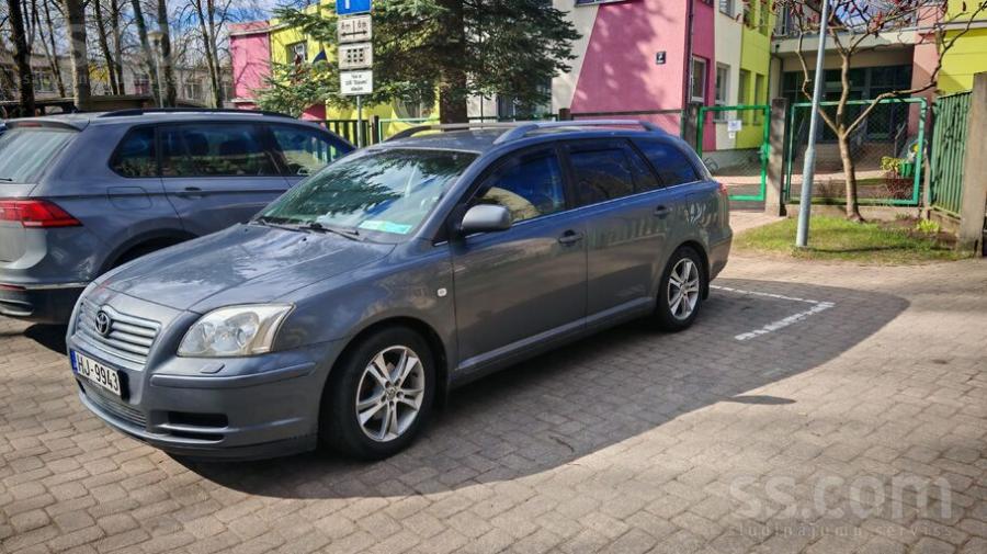 Grey Toyota Avensis 2003 in Riga, with an engine capacity of 1.60 L and mileage of 149 thousand km for 1959 €, photo 1 on AUTOMOTO.COM.LV