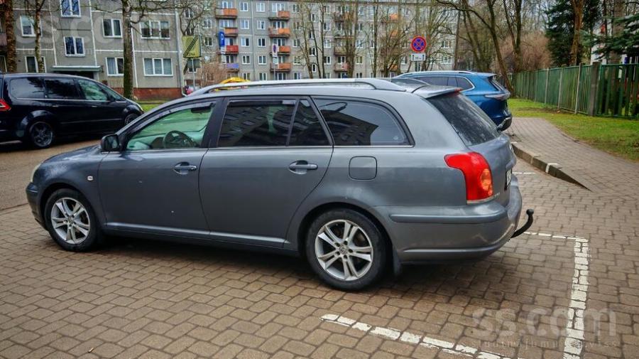 Grey Toyota Avensis 2003 in Riga, with an engine capacity of 1.60 L and mileage of 149 thousand km for 1959 €, photo 5 on AUTOMOTO.COM.LV