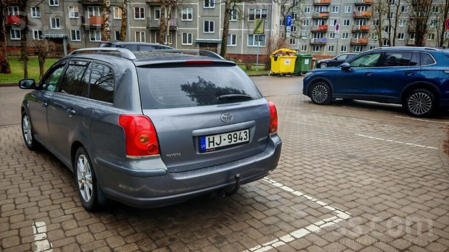 Grey Toyota Avensis 2003 in Riga, with an engine capacity of 1.60 L and mileage of 149 thousand km for 1959 €, photo 6 on AUTOMOTO.COM.LV