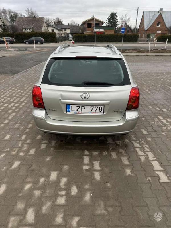 Pelēks Toyota Avensis 2003 Kauņa, ar dzinēja tilpumu 1.98 L un nobraukumu 335 tūkst. km par 1000 €, foto 4 vietnē AUTOMOTO.COM.LV