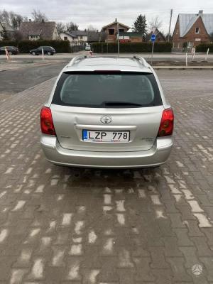 Pelēks Toyota Avensis 2003 Kauņa, ar dzinēja tilpumu 1.98 L un nobraukumu 335 tūkst. km par 1000 €, foto 4 vietnē AUTOMOTO.COM.LV