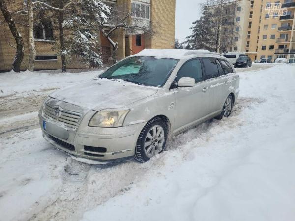 Pelēks Toyota Avensis 2003 Viļņa, ar dzinēja tilpumu 2.00 L un nobraukumu 330 tūkst. km par 950 €, foto 1 vietnē AUTOMOTO.COM.LV