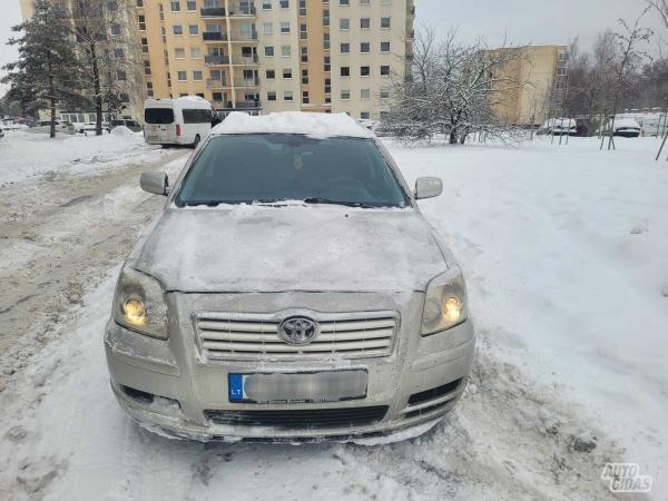 Pelēks Toyota Avensis 2003 Viļņa, ar dzinēja tilpumu 2.00 L un nobraukumu 330 tūkst. km par 950 €, foto 2 vietnē AUTOMOTO.COM.LV