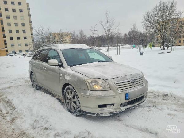 Pelēks Toyota Avensis 2003 Viļņa, ar dzinēja tilpumu 2.00 L un nobraukumu 330 tūkst. km par 950 €, foto 3 vietnē AUTOMOTO.COM.LV