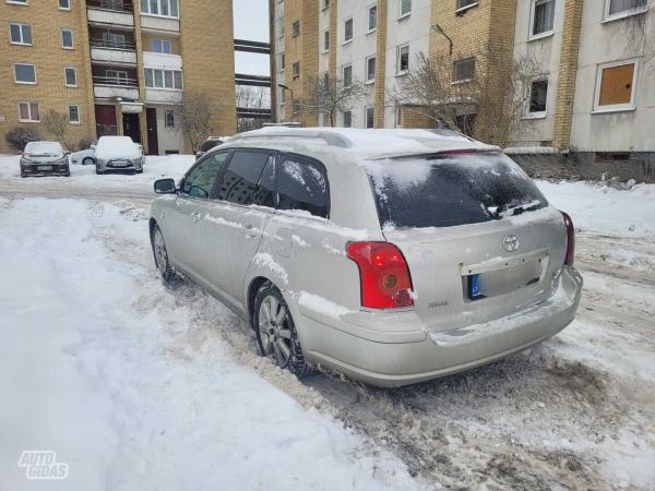 Pelēks Toyota Avensis 2003 Viļņa, ar dzinēja tilpumu 2.00 L un nobraukumu 330 tūkst. km par 950 €, foto 4 vietnē AUTOMOTO.COM.LV