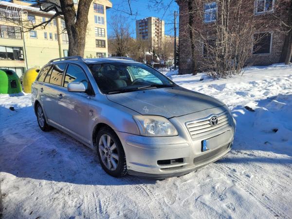 Pelēks Toyota Avensis 2003 Viļņa, ar dzinēja tilpumu 2.00 L un nobraukumu 332 tūkst. km par 950 €, foto 1 vietnē AUTOMOTO.COM.LV