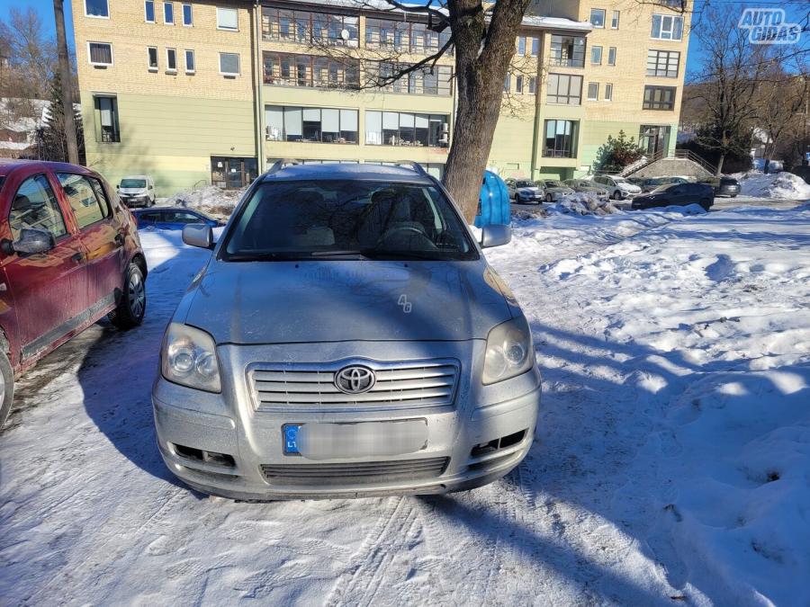 Pelēks Toyota Avensis 2003 Viļņa, ar dzinēja tilpumu 2.00 L un nobraukumu 332 tūkst. km par 950 €, foto 2 vietnē AUTOMOTO.COM.LV