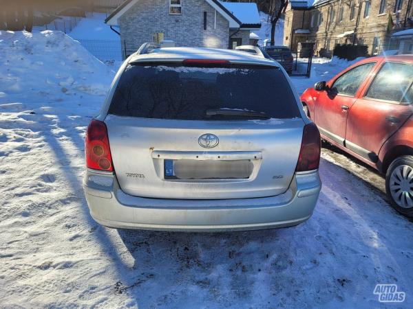 Pelēks Toyota Avensis 2003 Viļņa, ar dzinēja tilpumu 2.00 L un nobraukumu 332 tūkst. km par 950 €, foto 5 vietnē AUTOMOTO.COM.LV