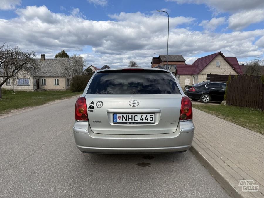 Pelēks Toyota Avensis 2003 Zarasai, ar dzinēja tilpumu 2.00 L un nobraukumu 300 tūkst. km par 1200 €, foto 3 vietnē AUTOMOTO.COM.LV