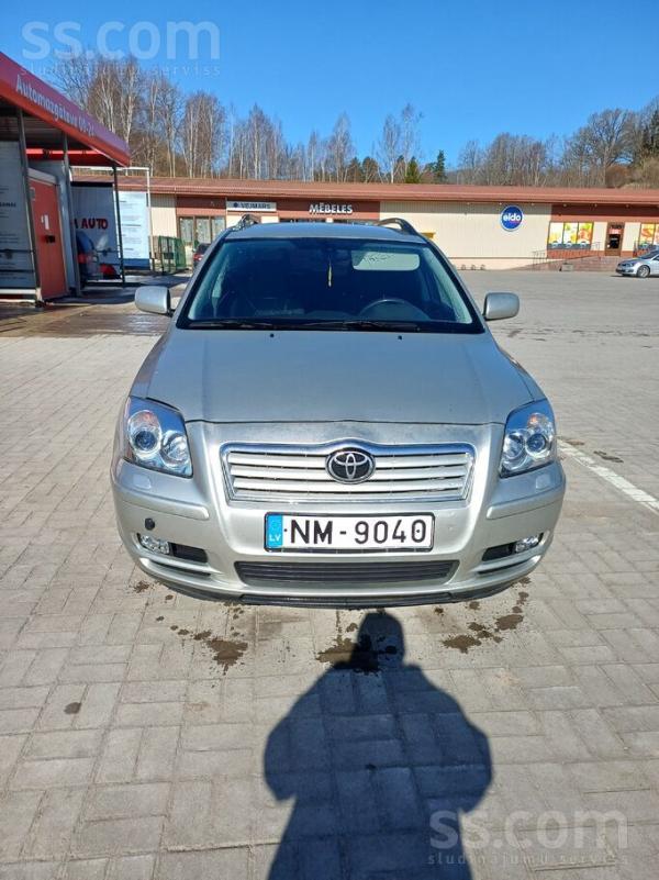 Grey Toyota Avensis 2003 in Tukums, with an engine capacity of 2.00 L and mileage of 0 thousand km for 1150 €, photo 1 on AUTOMOTO.COM.LV