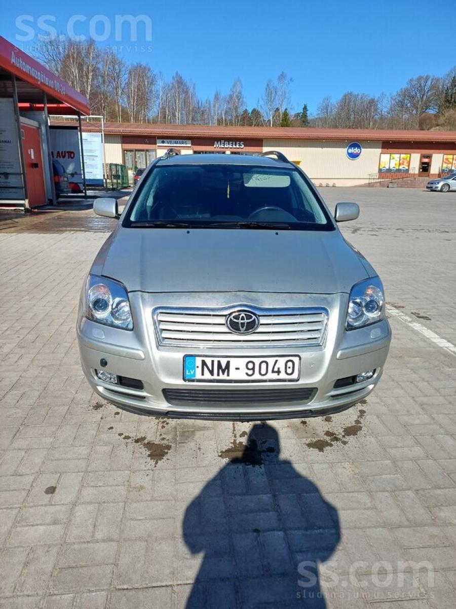 Grey Toyota Avensis 2003 in Tukums, with an engine capacity of 2.00 L and mileage of 0 thousand km for 1150 €, photo 1 on AUTOMOTO.COM.LV
