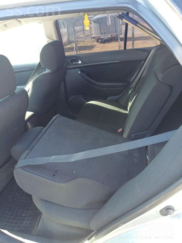 Pelēks Toyota Avensis 2003 Tukums, ar dzinēja tilpumu 2.00 L un nobraukumu 0 tūkst. km par 1150 €, foto 7 vietnē AUTOMOTO.COM.LV
