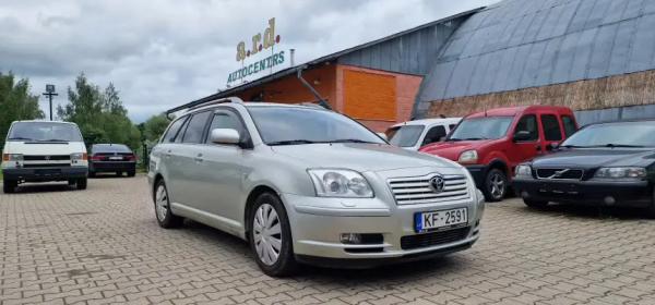 Pelēks Toyota Avensis 2003 Valmiera, ar dzinēja tilpumu 2.00 L un nobraukumu 368 tūkst. km par 1100 €, foto 1 vietnē AUTOMOTO.COM.LV