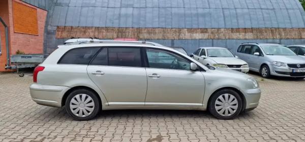 Pelēks Toyota Avensis 2003 Valmiera, ar dzinēja tilpumu 2.00 L un nobraukumu 368 tūkst. km par 1100 €, foto 2 vietnē AUTOMOTO.COM.LV