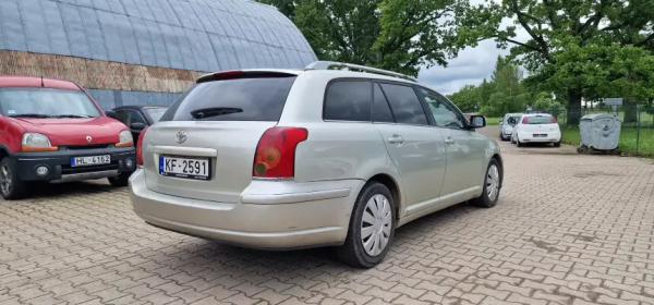 Pelēks Toyota Avensis 2003 Valmiera, ar dzinēja tilpumu 2.00 L un nobraukumu 368 tūkst. km par 1100 €, foto 3 vietnē AUTOMOTO.COM.LV