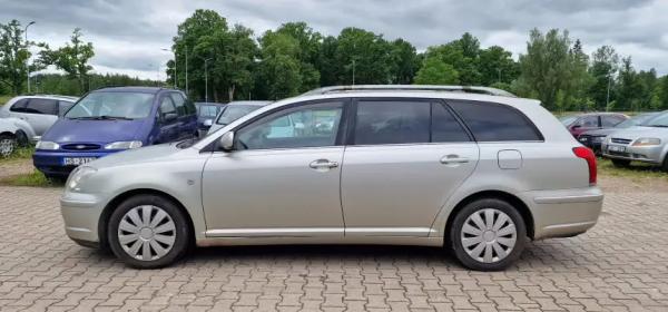 Pelēks Toyota Avensis 2003 Valmiera, ar dzinēja tilpumu 2.00 L un nobraukumu 368 tūkst. km par 1100 €, foto 5 vietnē AUTOMOTO.COM.LV