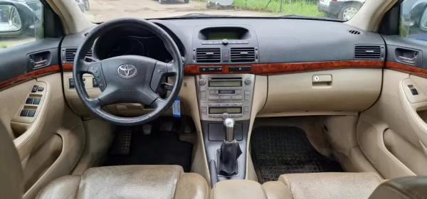 Pelēks Toyota Avensis 2003 Valmiera, ar dzinēja tilpumu 2.00 L un nobraukumu 368 tūkst. km par 1100 €, foto 7 vietnē AUTOMOTO.COM.LV