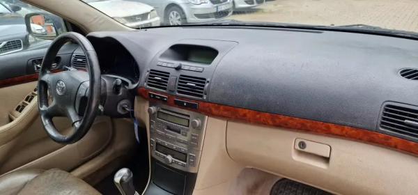 Pelēks Toyota Avensis 2003 Valmiera, ar dzinēja tilpumu 2.00 L un nobraukumu 368 tūkst. km par 1100 €, foto 9 vietnē AUTOMOTO.COM.LV