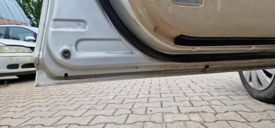 Pelēks Toyota Avensis 2003 Valmiera, ar dzinēja tilpumu 2.00 L un nobraukumu 368 tūkst. km par 1100 €, foto 14 vietnē AUTOMOTO.COM.LV