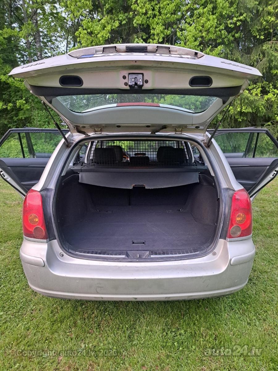 Grey Toyota Avensis 2003 in Tallinn, with an engine capacity of 2.00 L and mileage of 340 thousand km for 1590 €, photo 5 on AUTOMOTO.COM.LV