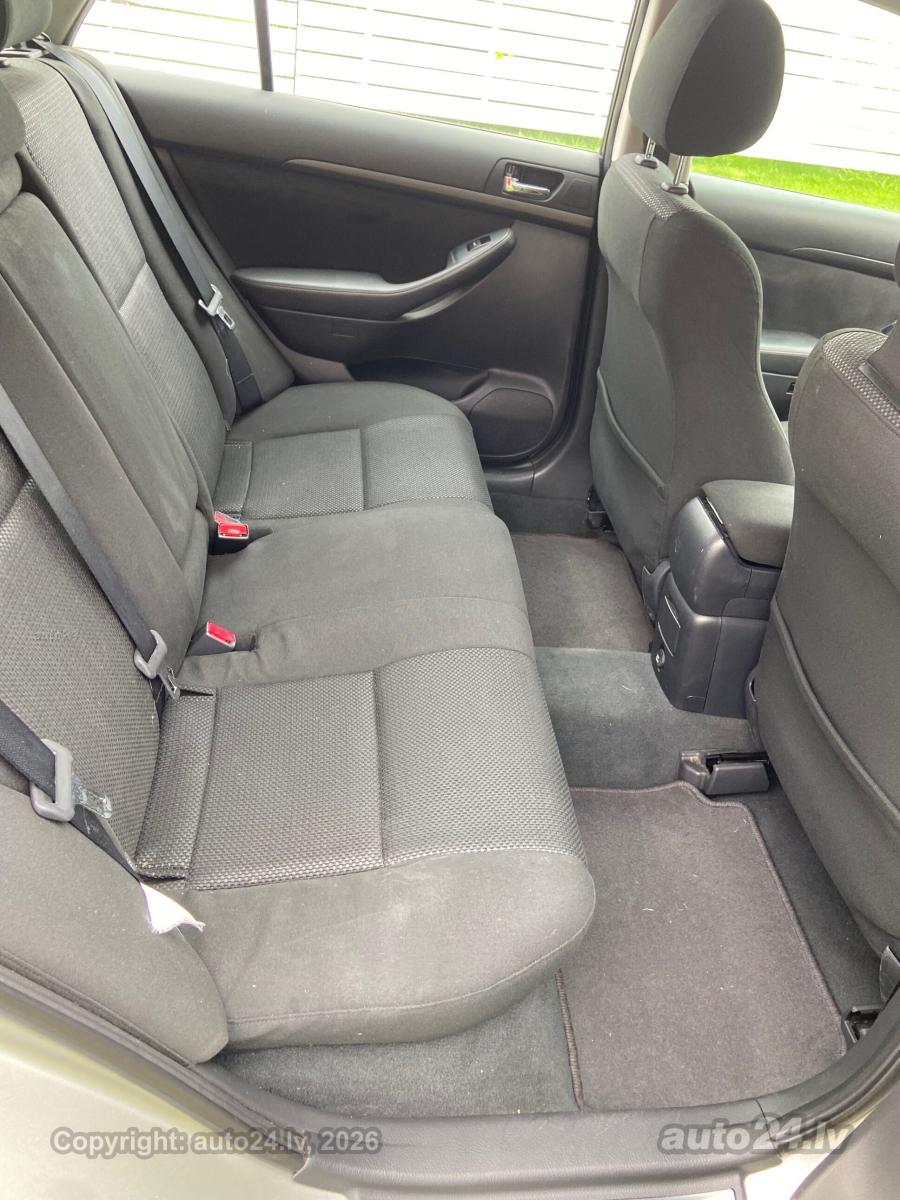 Pelēks Toyota Avensis 2003 Tartu, ar dzinēja tilpumu 2.00 L un nobraukumu 207 tūkst. km par 2990 €, foto 10 vietnē AUTOMOTO.COM.LV