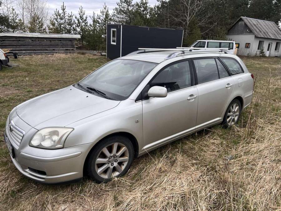 Grey Toyota Avensis 2003 in Moletai, with an engine capacity of 2.00 L and mileage of 420 thousand km for 600 €, photo 3 on AUTOMOTO.COM.LV