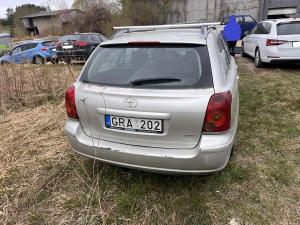 Grey Toyota Avensis 2003 in Moletai, with an engine capacity of 2.00 L and mileage of 420 thousand km for 600 €, photo 6 on AUTOMOTO.COM.LV