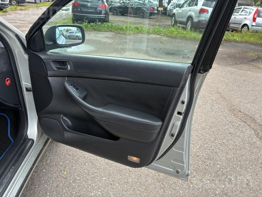 Grey Toyota Avensis 2003 in Riga, with an engine capacity of 1.80 L and mileage of 0 thousand km for 2750 €, photo 27 on AUTOMOTO.COM.LV
