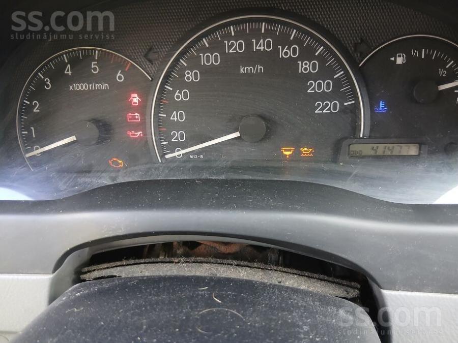 Серый Тойота Авенсис 2003 в Салдус, объемом двигателя 1.90 л и пробегом 0 тыс. км за 1190 €, фото 3 на AUTOMOTO.COM.LV