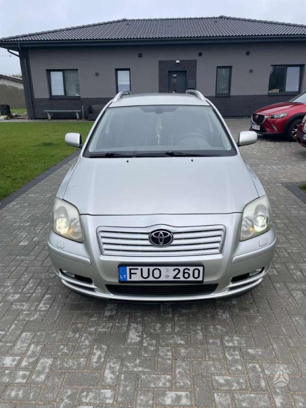 Pelēks Toyota Avensis 2004 Klaipėda, ar dzinēja tilpumu 2.00 L un nobraukumu 335 tūkst. km par 2200 €, foto 3 vietnē AUTOMOTO.COM.LV