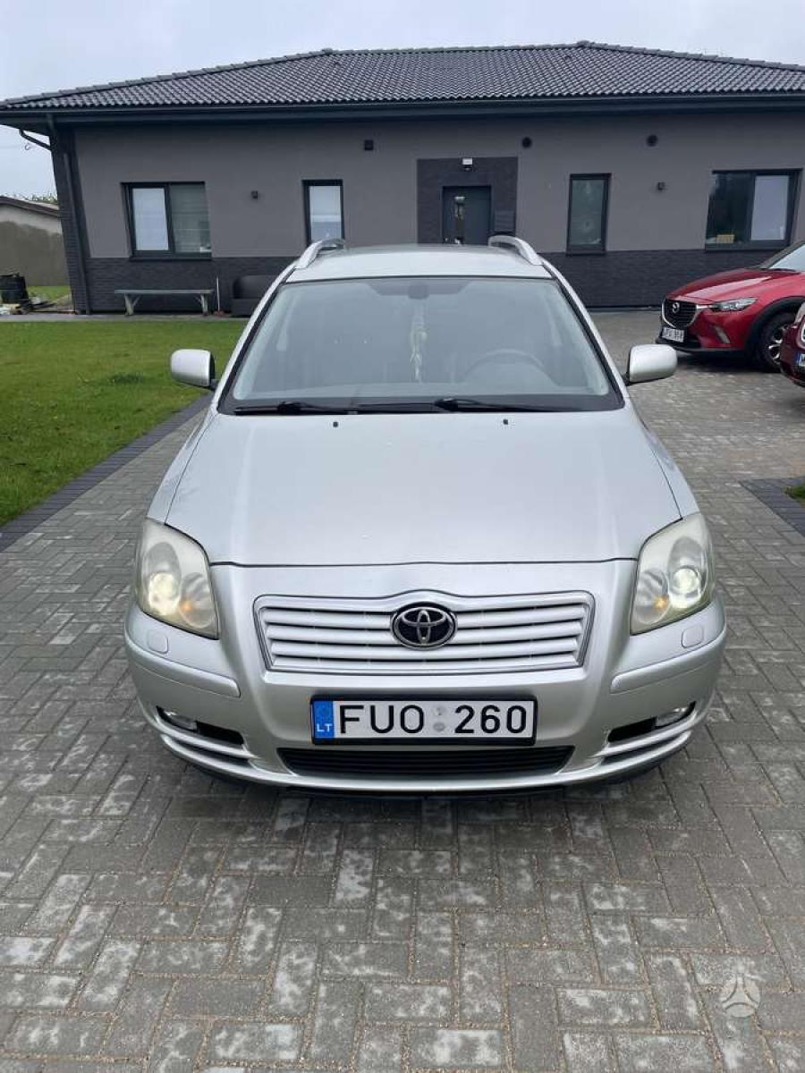 Pelēks Toyota Avensis 2004 Klaipėda, ar dzinēja tilpumu 2.00 L un nobraukumu 335 tūkst. km par 2200 €, foto 3 vietnē AUTOMOTO.COM.LV