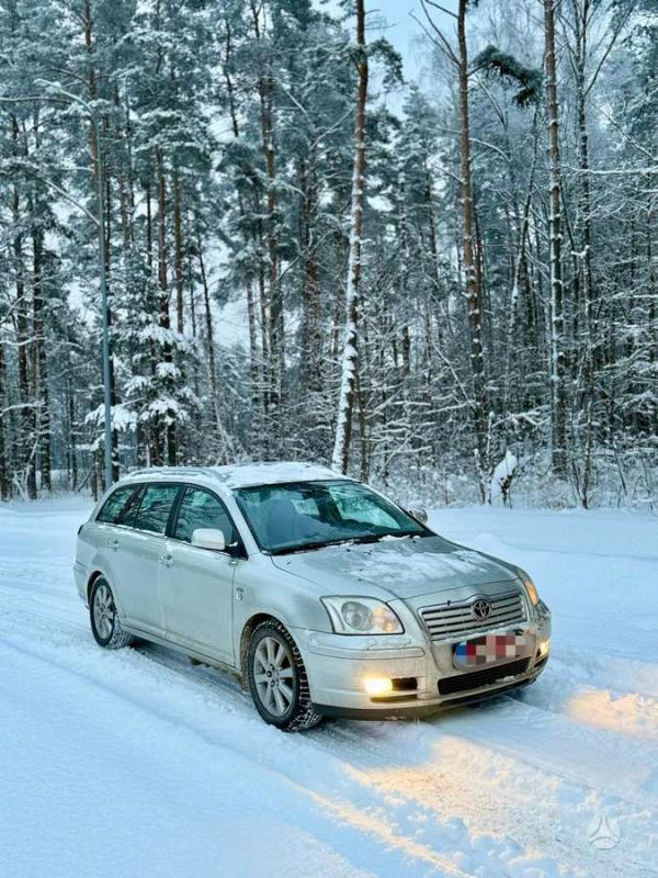 Pelēks Toyota Avensis 2004 Viļņa, ar dzinēja tilpumu 1.98 L un nobraukumu 339 tūkst. km par 900 €, foto 2 vietnē AUTOMOTO.COM.LV