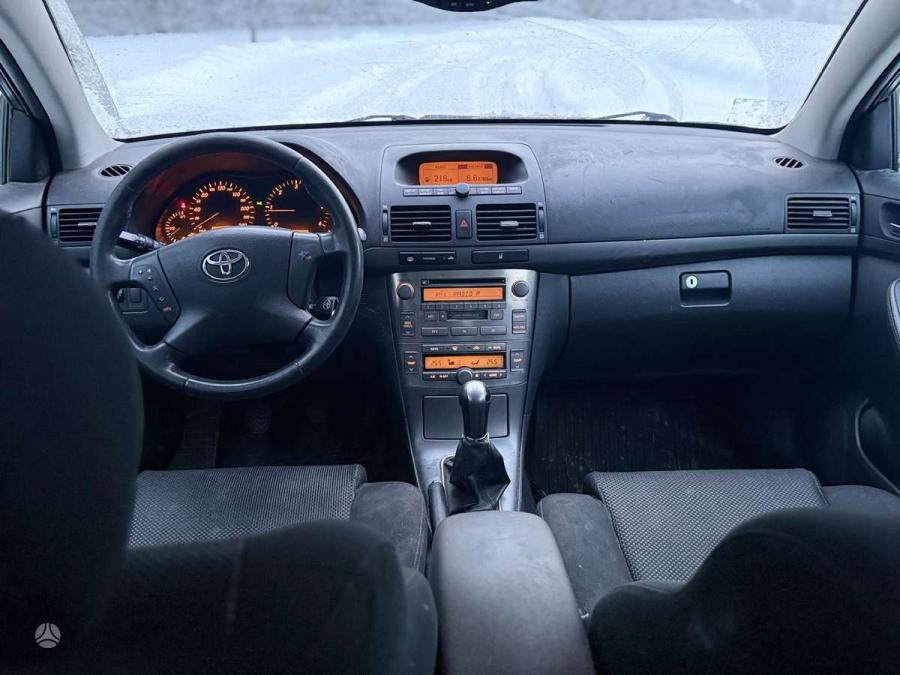 Pelēks Toyota Avensis 2004 Viļņa, ar dzinēja tilpumu 1.98 L un nobraukumu 339 tūkst. km par 900 €, foto 7 vietnē AUTOMOTO.COM.LV