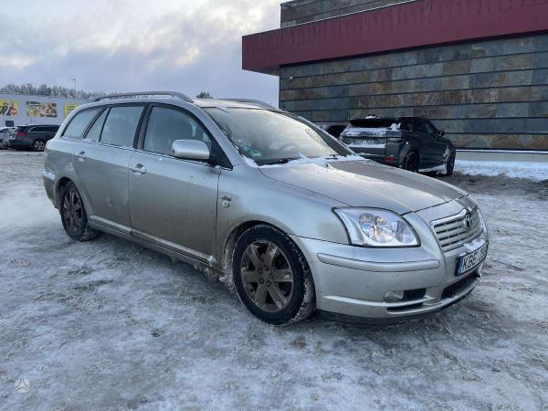Grey Toyota Avensis 2004 in Utena, with an engine capacity of 2.00 L and mileage of 400 thousand km for 900 €, photo 1 on AUTOMOTO.COM.LV