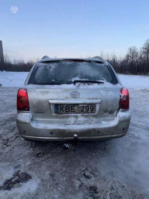 Pelēks Toyota Avensis 2004 Utena, ar dzinēja tilpumu 2.00 L un nobraukumu 400 tūkst. km par 900 €, foto 4 vietnē AUTOMOTO.COM.LV