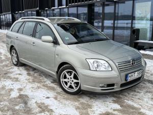 Pelēks Toyota Avensis 2004 Viļņa, ar dzinēja tilpumu 2.00 L un nobraukumu 320 tūkst. km par 1600 €, foto  vietnē AUTOMOTO.COM.LV