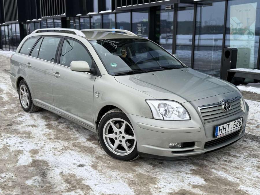 Pelēks Toyota Avensis 2004 Viļņa, ar dzinēja tilpumu 2.00 L un nobraukumu 320 tūkst. km par 1600 €, foto 1 vietnē AUTOMOTO.COM.LV