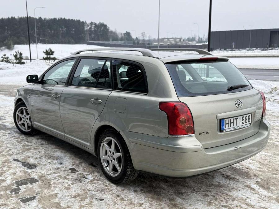 Pelēks Toyota Avensis 2004 Viļņa, ar dzinēja tilpumu 2.00 L un nobraukumu 320 tūkst. km par 1600 €, foto 3 vietnē AUTOMOTO.COM.LV