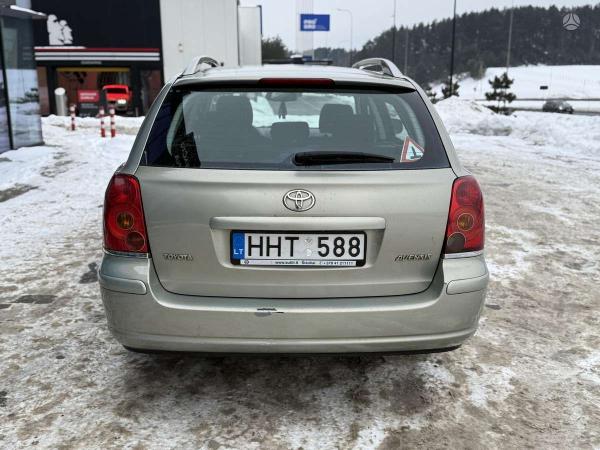 Pelēks Toyota Avensis 2004 Viļņa, ar dzinēja tilpumu 2.00 L un nobraukumu 320 tūkst. km par 1600 €, foto 5 vietnē AUTOMOTO.COM.LV