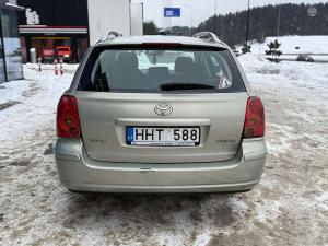 Pelēks Toyota Avensis 2004 Viļņa, ar dzinēja tilpumu 2.00 L un nobraukumu 320 tūkst. km par 1600 €, foto 5 vietnē AUTOMOTO.COM.LV