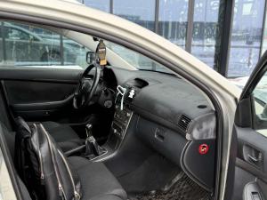 Pelēks Toyota Avensis 2004 Viļņa, ar dzinēja tilpumu 2.00 L un nobraukumu 320 tūkst. km par 1600 €, foto 11 vietnē AUTOMOTO.COM.LV