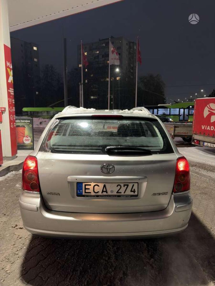 Pelēks Toyota Avensis 2004 Kauņa, ar dzinēja tilpumu 2.00 L un nobraukumu 296 tūkst. km par 1800 €, foto 3 vietnē AUTOMOTO.COM.LV